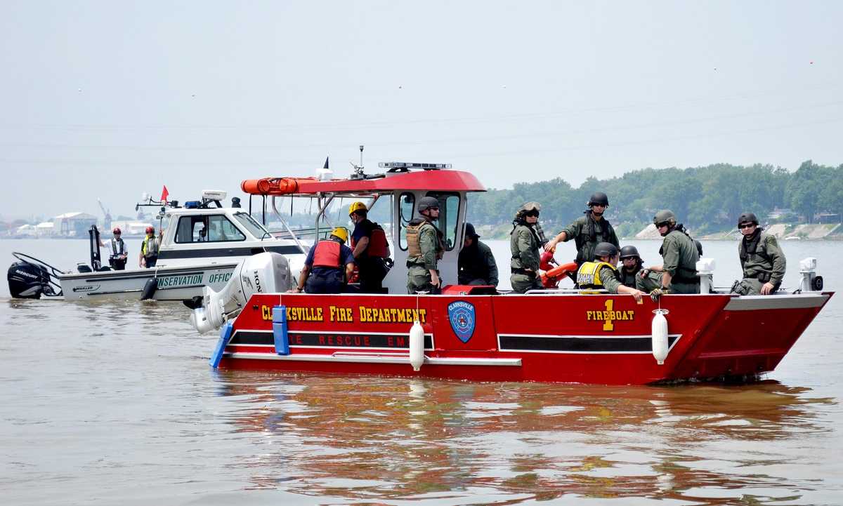 Images: Emergency water rescue training held on Ohio River