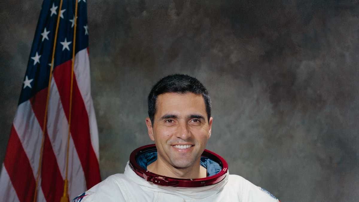 GALLERY: These 9 living astronauts are the last of NASA's early legacy